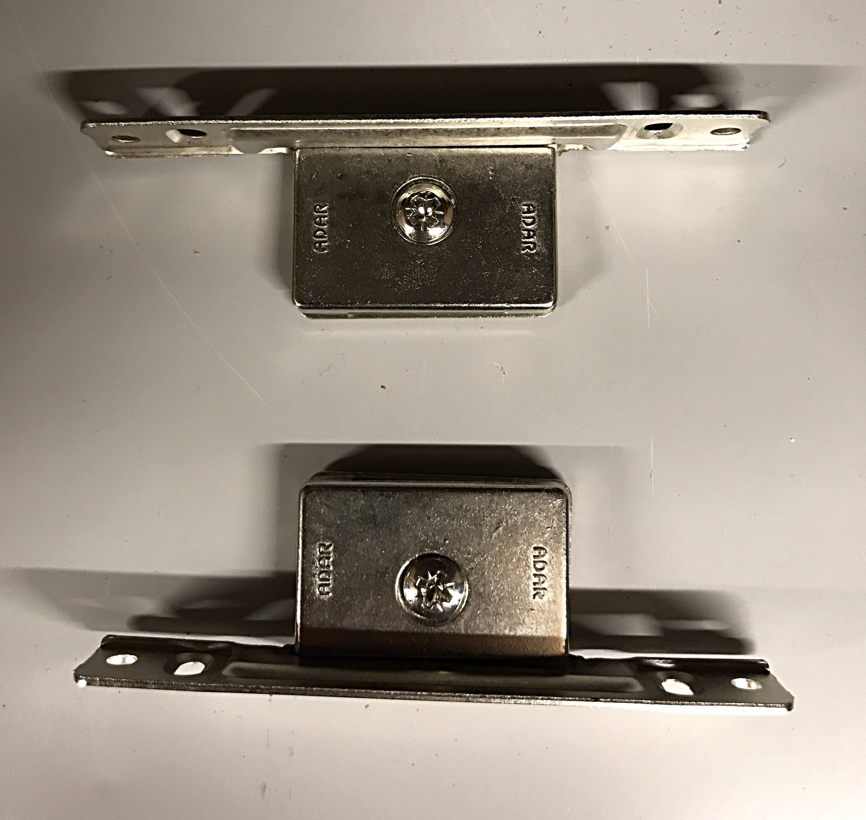 Spare Fixing Brackets for Metal Sided Runners – Salice Direct